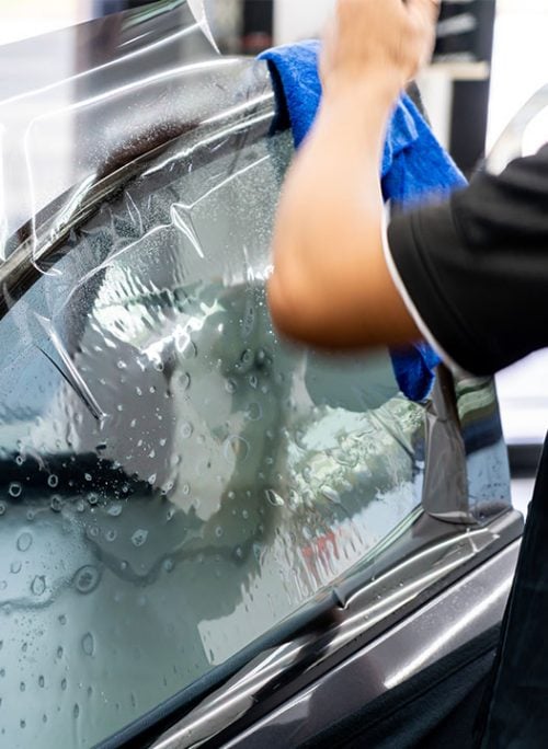 Auto Glass Cleaning TIps: What Is The Best Cleaner?